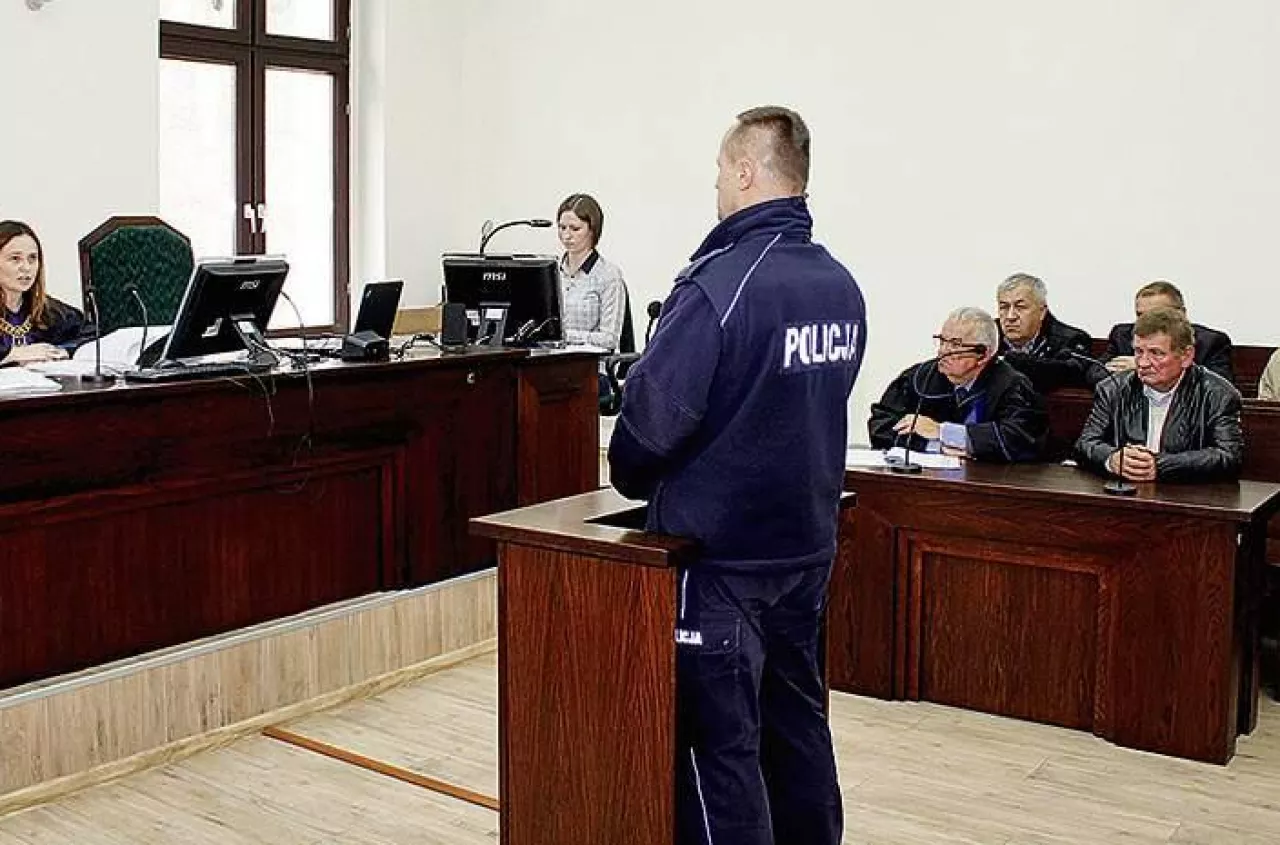 Urzędnicy zawinili, policja zatrzymała, rolnicy zapłacą