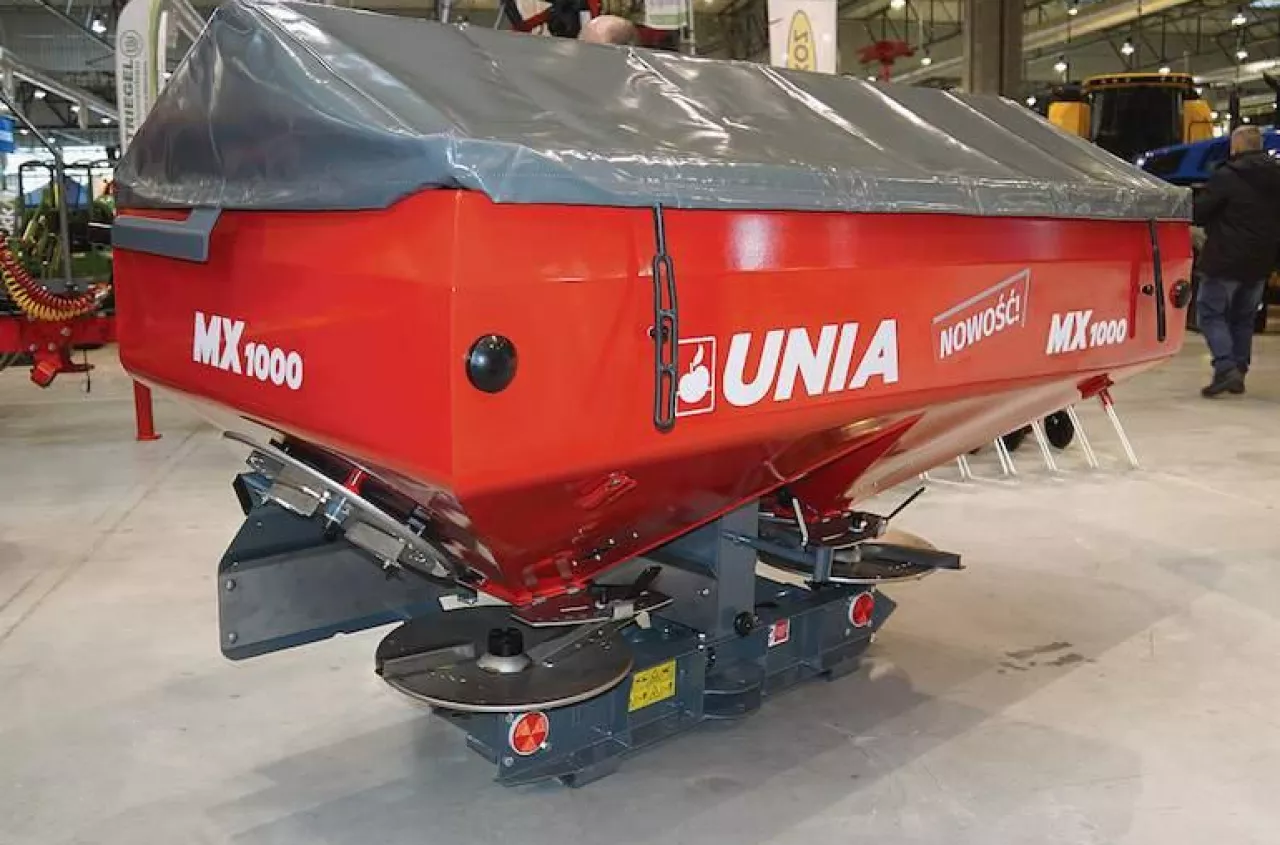 Unia MX 1000 – nowy rozsiewacz nawozów o pojemności tysiąca litrów