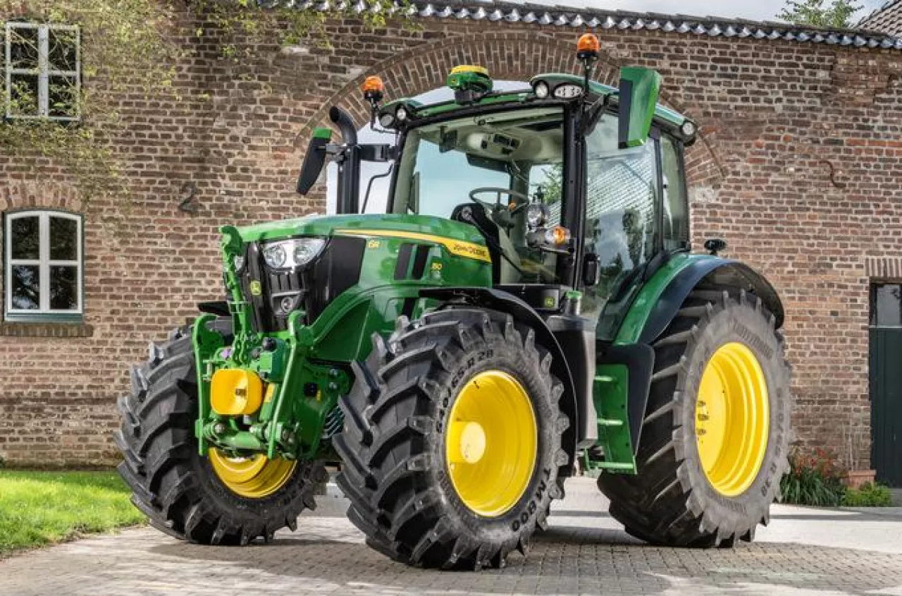 Nowe rozwiązania w ciągnikach John Deere 6M i 6R. Co się zmieniło?