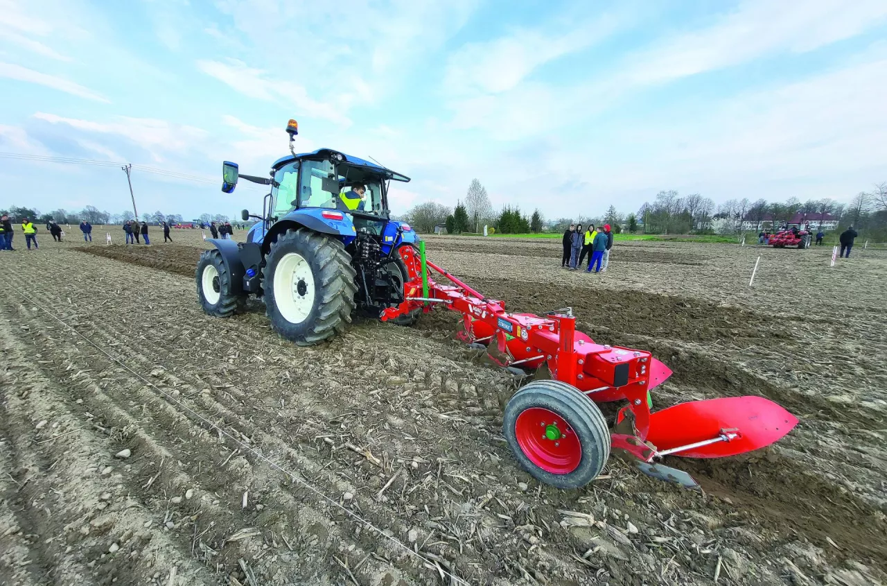 Perfekcyjna orka w wykonaniu młodych rolników w konkursie pod ...